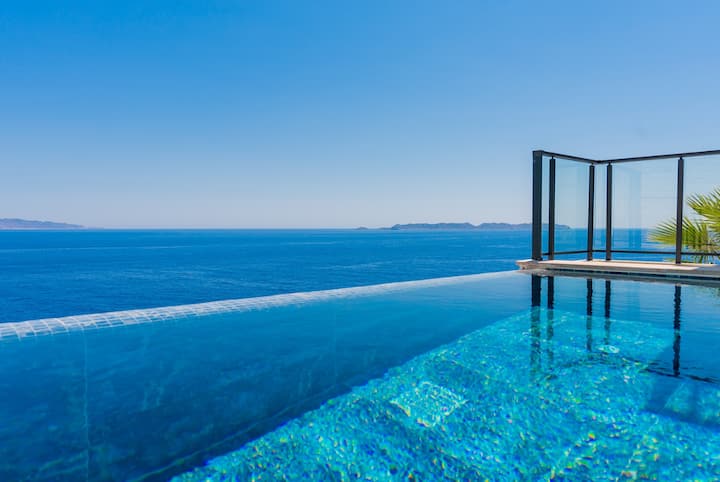 Luxury Villa With Sea View Located On Kas Road - Turquie