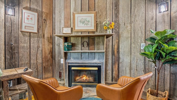 Free Breakfast | 4-poster Bed | Views! | Firepit - Townsend, TN