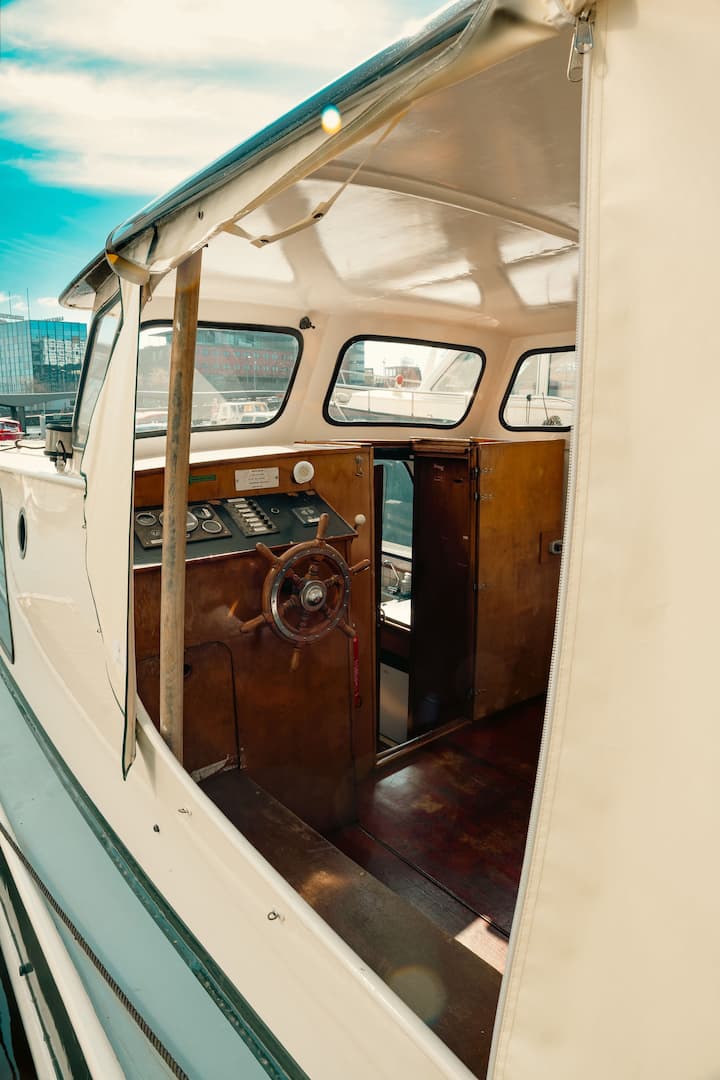 Local Houseboat Center - Amsterdam