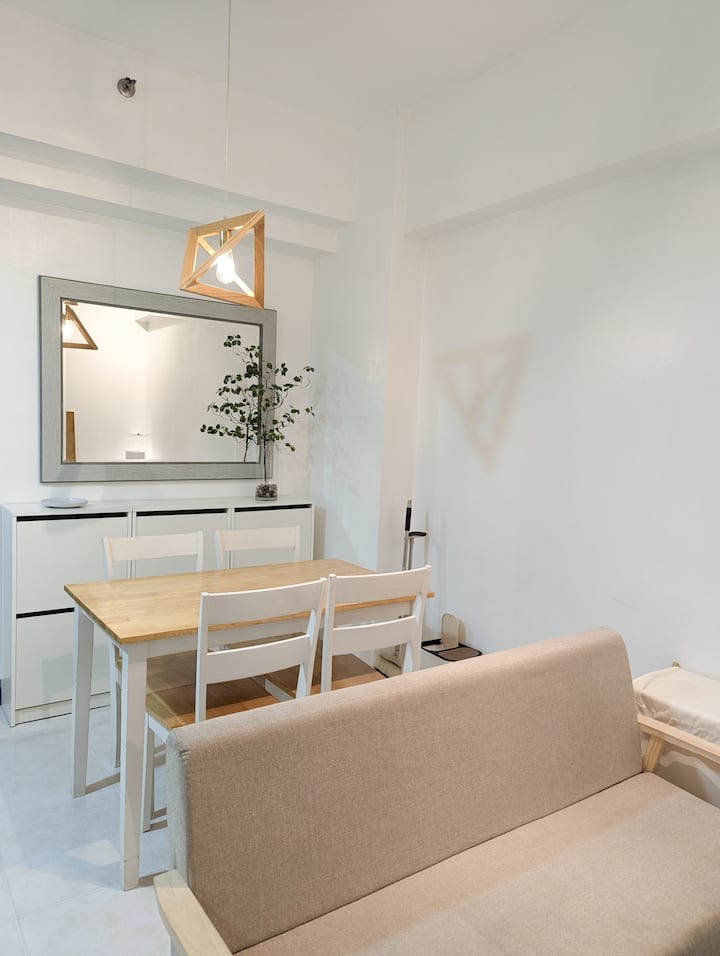 Friends Zone - 2br Condo Unit In Mandaluyong - Makati