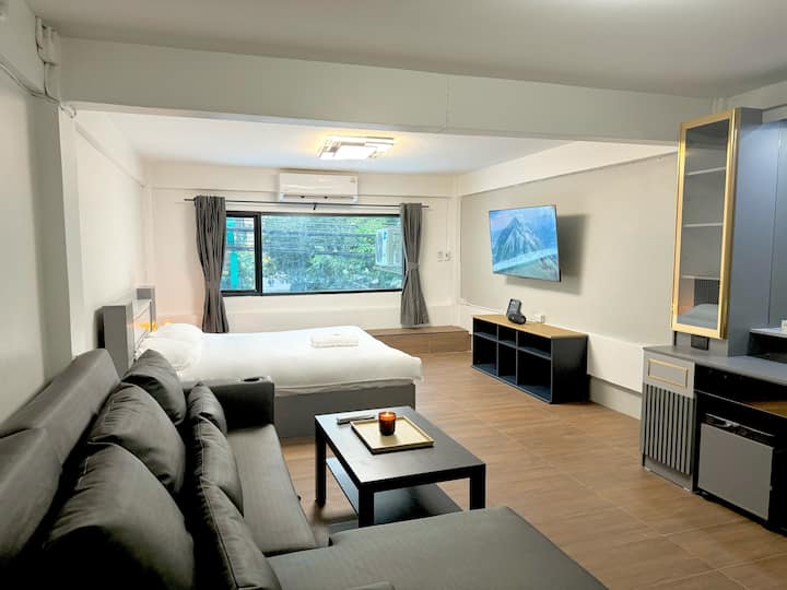 Berlin Haus King Studio 7-11 @Mrt Station - Lak Si