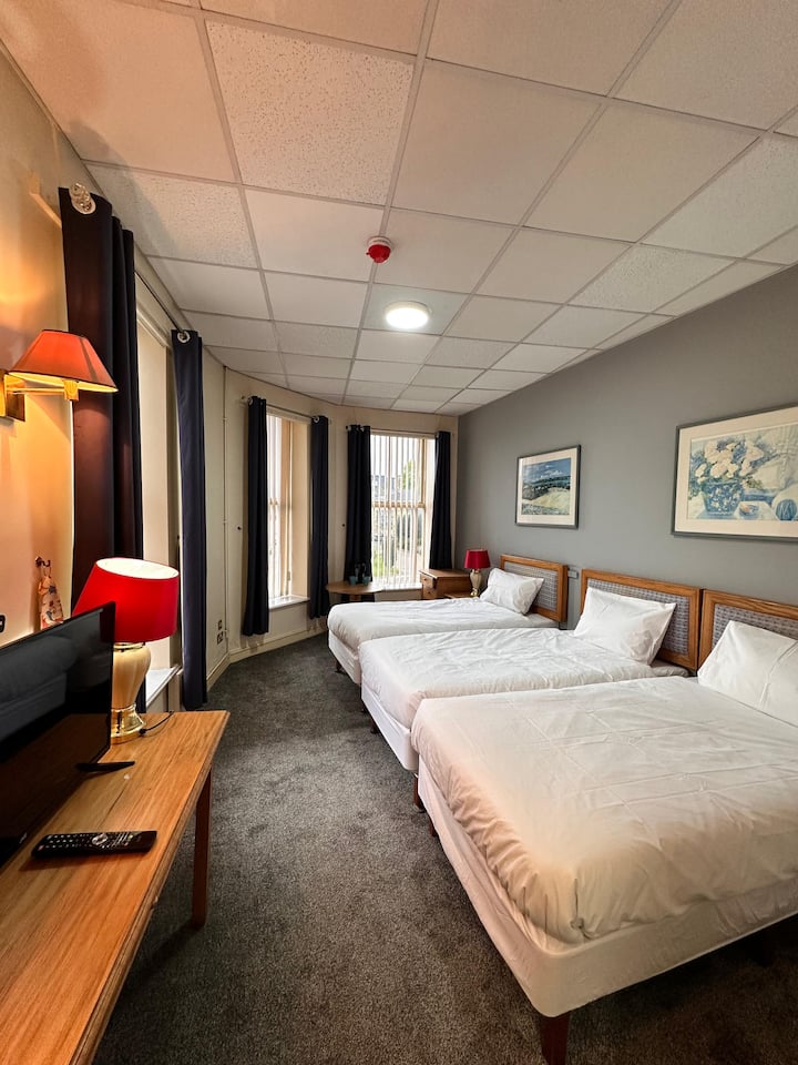 Triple Family Room At Throstles Nest Hotel - Liverpool
