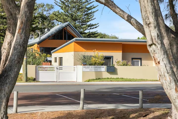 Studio37 Modern Coastal Getaway - Lancelin