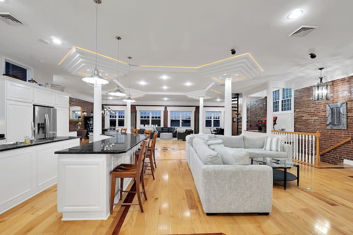 Luxury Living On State Street - Bristol Motor Speedway