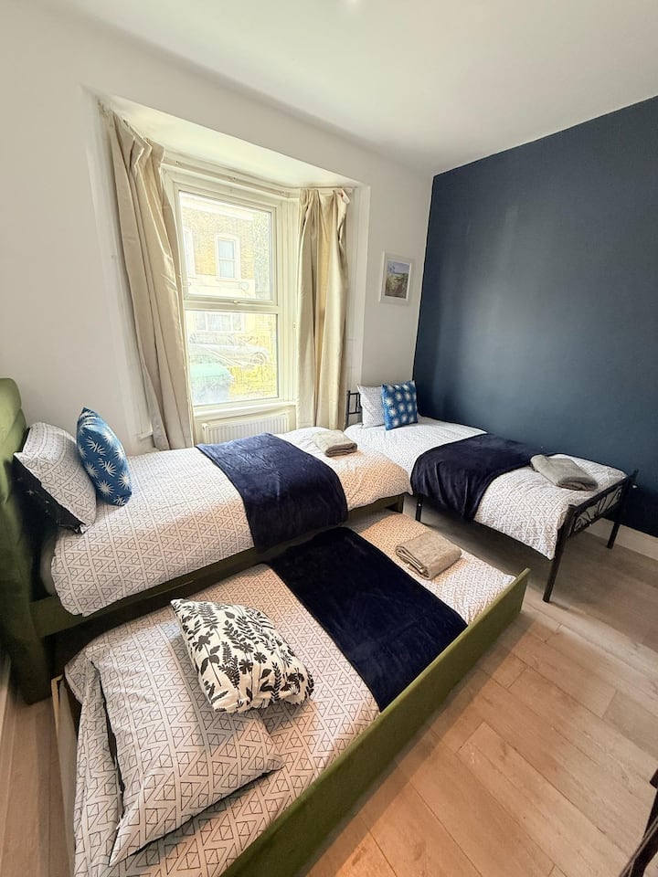 Tottenham Triple  En Suíte Room - 