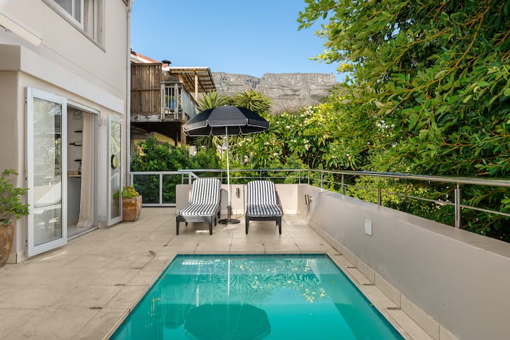 Stylish 4-bed Retreat | Scenic Views & Pool - Kapstadt