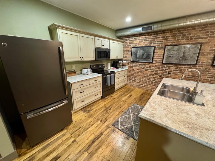 3rd St Bardstown Gem - Location! - Bardstown, KY