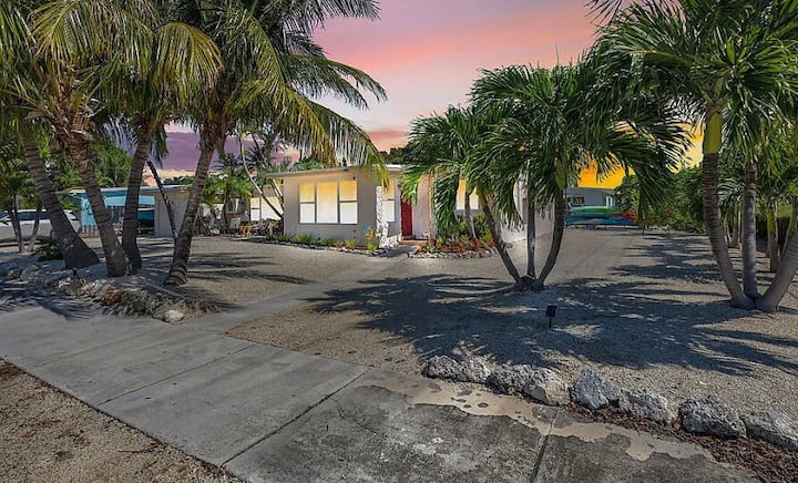 Chasing Sunrises |  Couples & Solo Travelers - Marathon, FL