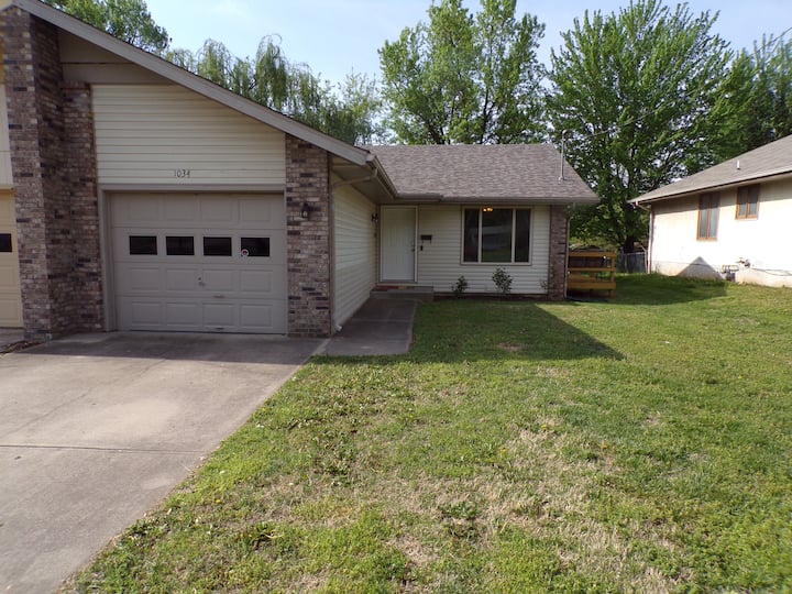 Convenient Central Location! - Springfield, MO