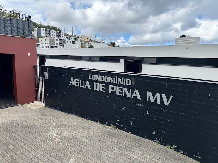 Apartamento Inserido Em Moradia - Madeira