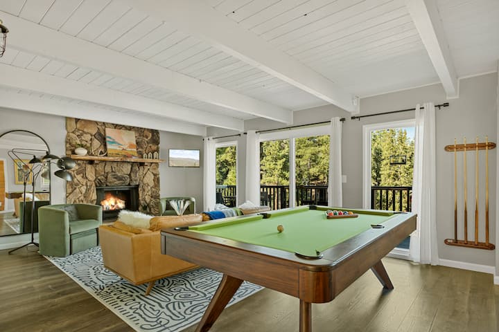 Mountainside Modern + Hot Tub + Games + Trails - Big Bear, CA