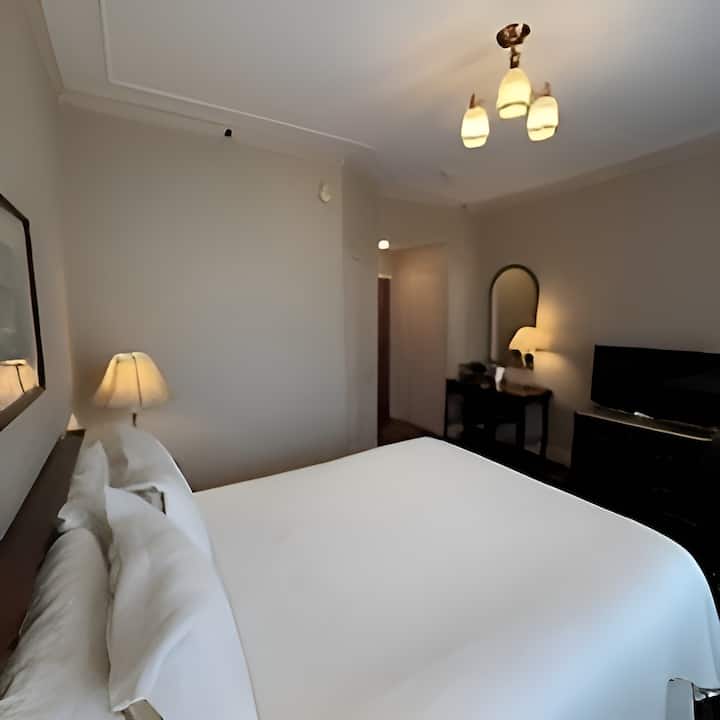 Std Queen Withbalcony-bridgeview - Philadelphia, PA