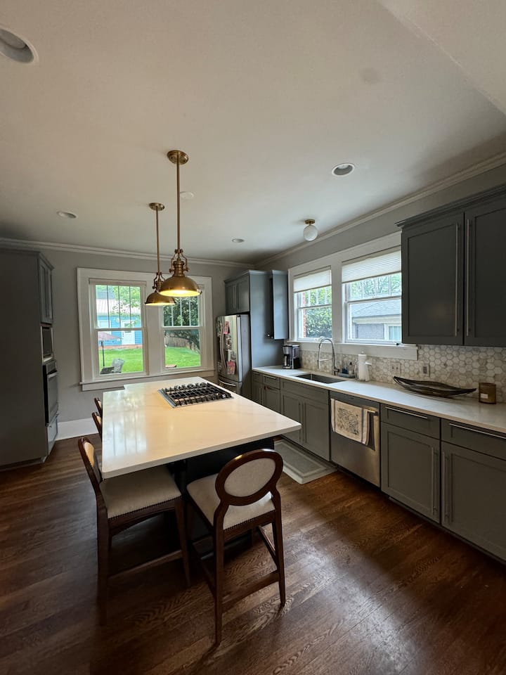 Walk To Downtown Gvl • 1926 Historic Family Home - Greenville, SC