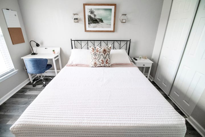 La Riviere 2 Bedroom. - Gulfport, MS