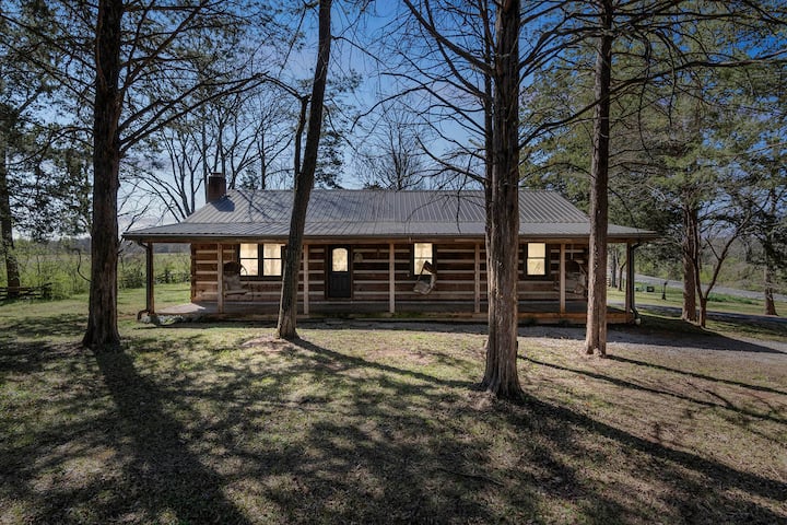 Cozy Lux Cabin W/ Game Room - Murfreesboro, TN
