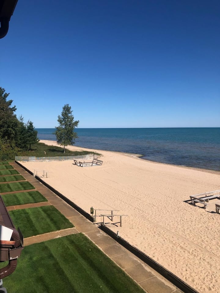A Stunning Lake Huron Penthouse - Oscoda, MI