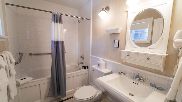 Lotus Blossom Buttermilkfallsinn - Poughkeepsie, NY