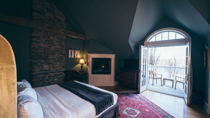 Winterberry Buttermilk Falls Inn - Highland