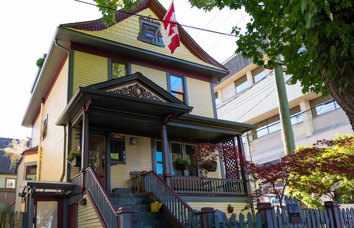 1905 Heritage House Loft, Mt. Pleasant, Olympic - Vancouver