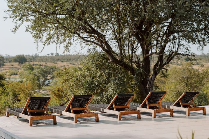 Mjejane Kruger Villa 8- 13 Persons - Marloth Park