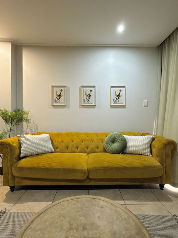 Vibrant 4 Sleeper With Open Harbour Views - Durban