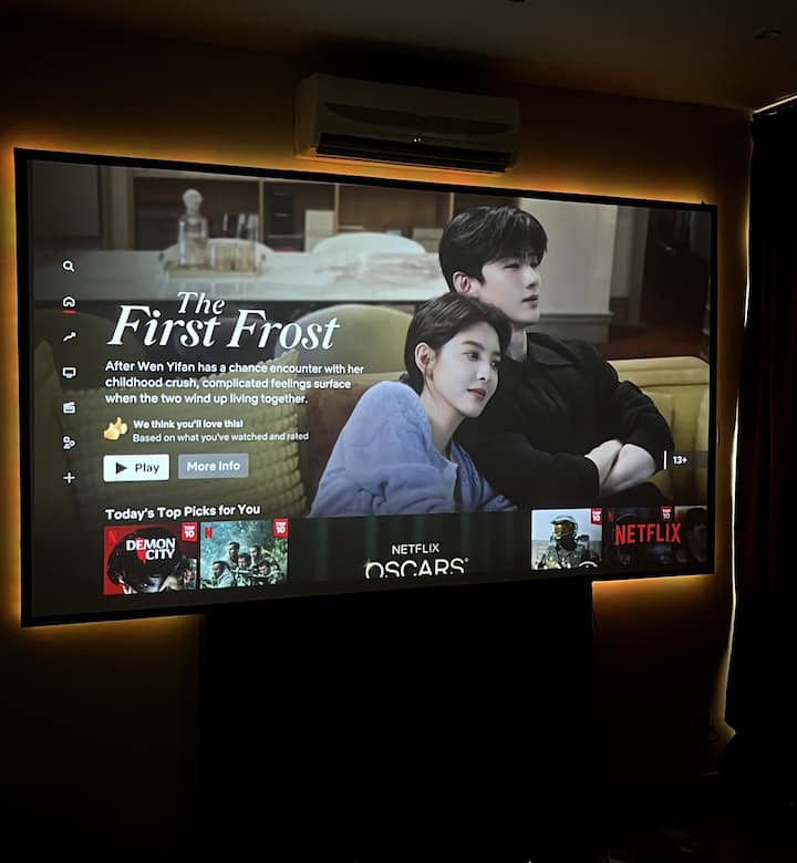Kl Romantic Private Cinema Free Netflix , Jacuzzi - Kuala Lumpur