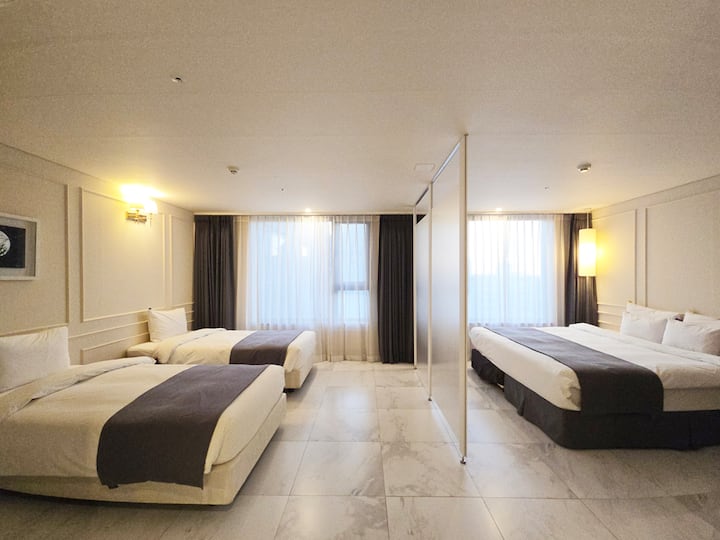 [탁트인 고층/로비 내 Cu/인천, 김포공항 50분/무료주차] 디럭스 패밀리 트윈(시티뷰) - Seoul