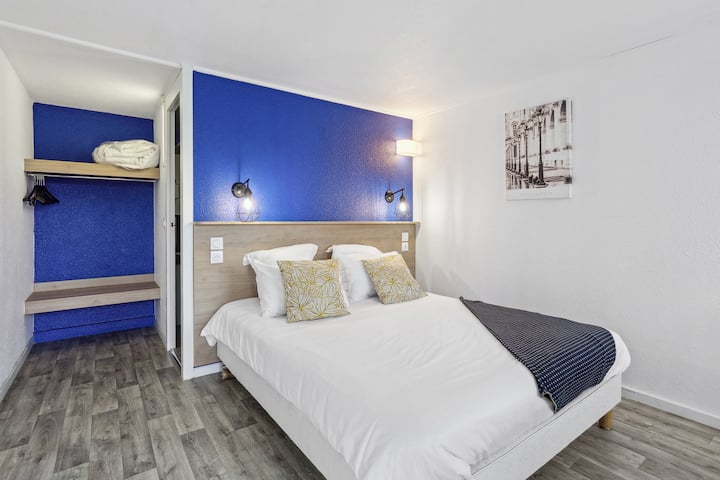 Chambre Double Confort
15m2 Dans Un Hôtel 2* - La Ferté-Bernard