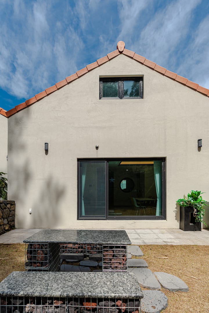 Hallasan View / Double-story / Aewol Sugar 1102 - Jeju-si