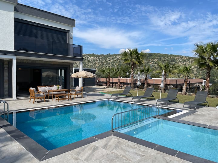 Bodrum Merkez'de ÖZel Havuzlu 4+1 Kiralık Villa - Torba