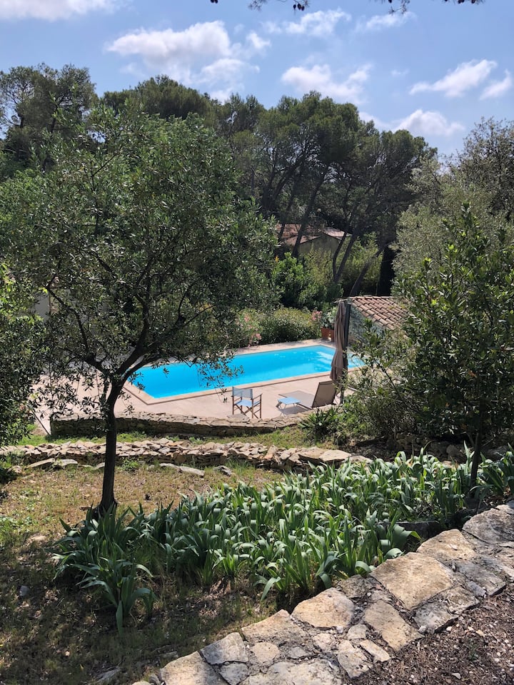 Nîmes Dans La Garrigue Avec Piscine - Nimes