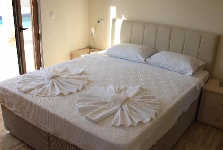 Havuzlu Günlük Kiralık Villa - Alaçatı