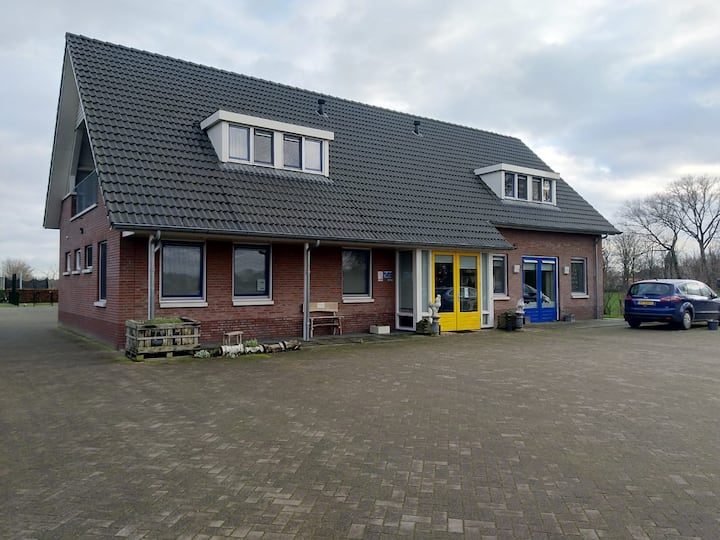 Ruime Logeerboerderij. - Oss