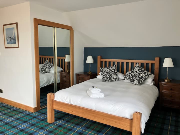 The Wide Mouthed Frog With Sea View Room 10 - Loch Awe