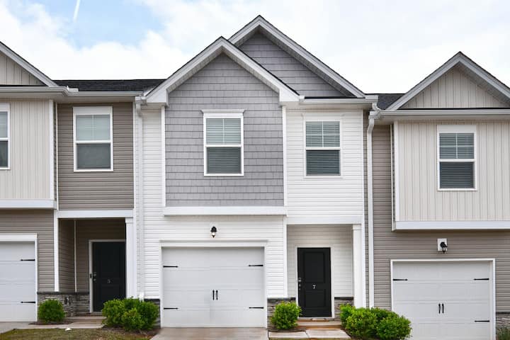 Spacious 3br Condo With Garage - Greenville, SC