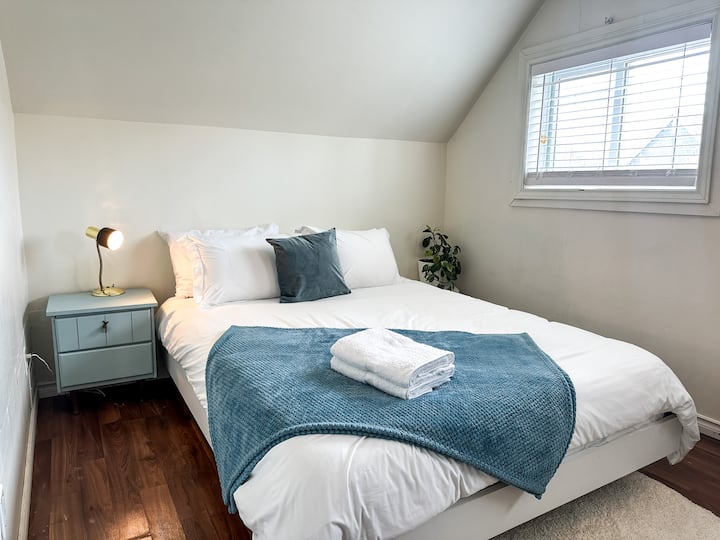 Cozy 2 Bedroom Home - Thunder Bay