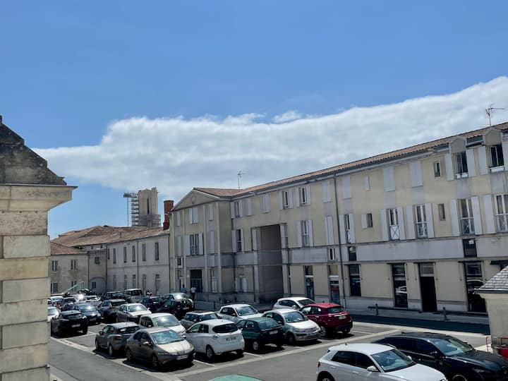Entre Le Vieux Port Et Le Marché - Charente-Maritime