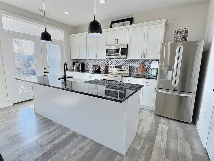 Douglas Lake Condo Escape - Jefferson City, TN