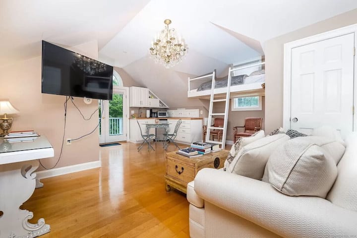 Loft At Eastwood - Scream, Agawam