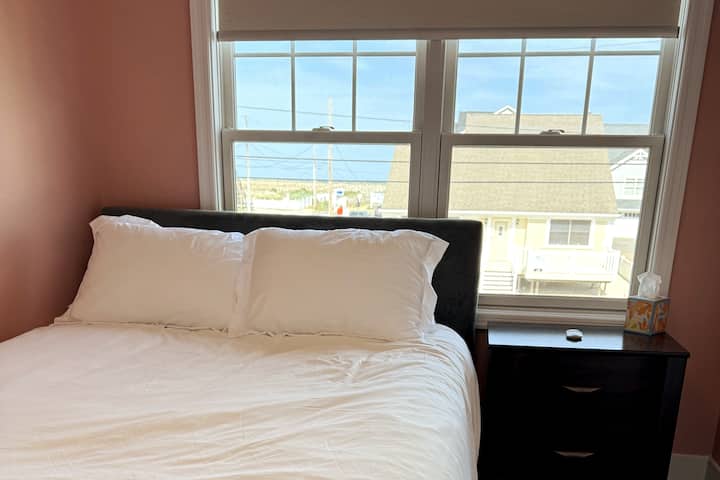 Oceanview 1br + Private Balcony - Jenkinson's Aquarium, Point Pleasant Beach