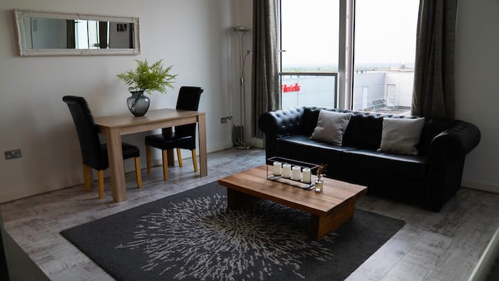 Modern Penthouse At The Hub - Willen Lake