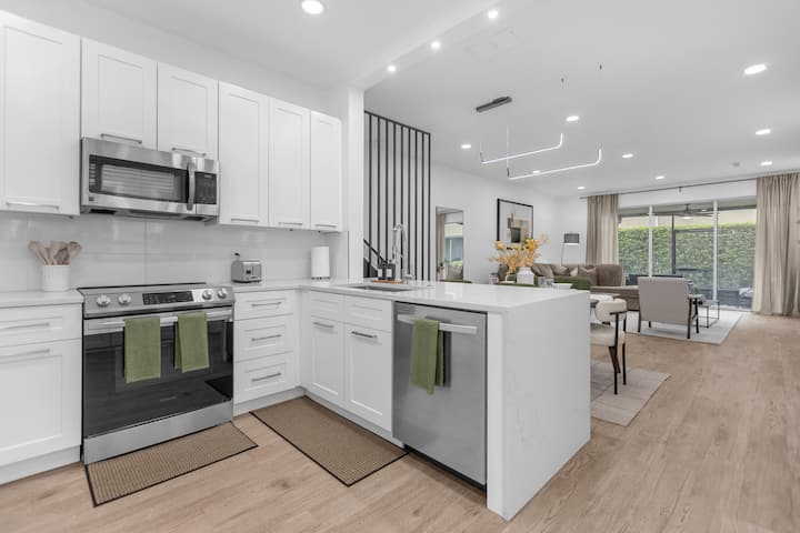 Gated Community! | Prime Winter Park Location - Altamonte Springs