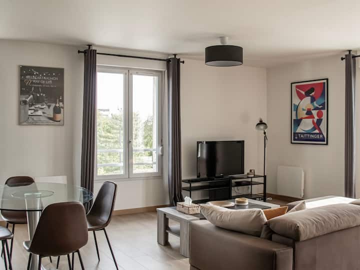 Logement Entier Vue Cathédrale + Parking - Reims