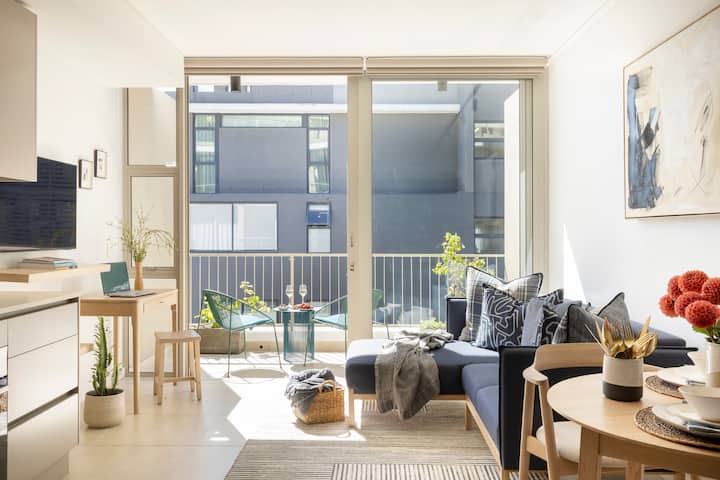 Serviced Green Point Apt W/pool, Walk To V&a - Cape Town