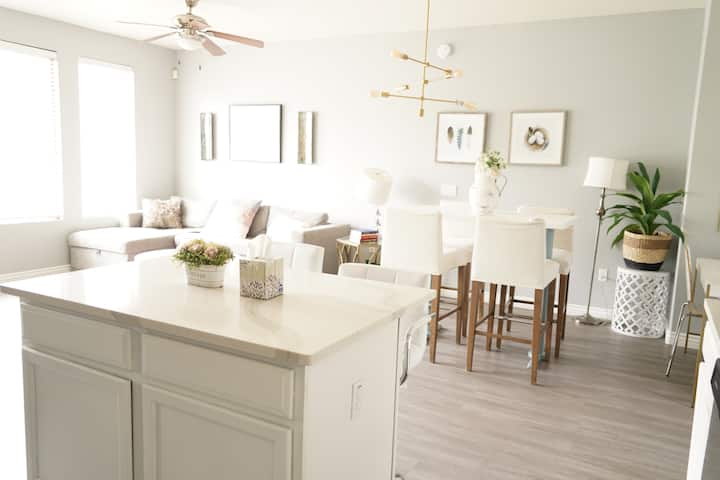 Tri-level Townhome In Tempe Asu/2 Car Garage - Tempe