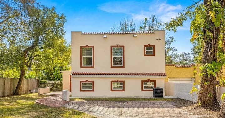 Spacious 3br/3ba | Heart Of Tampa | Steps To River - Tampa, FL