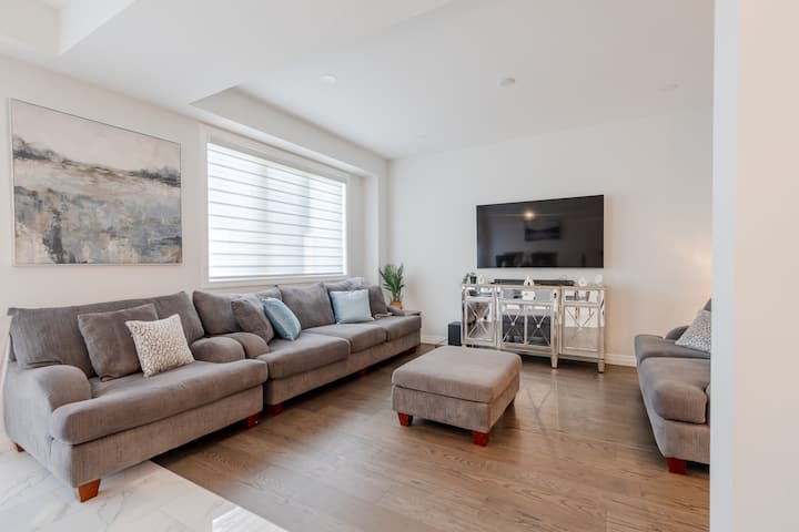 8bed*sleeps13*fullkitchen*laundry*parking*northend - London, ON, Canada