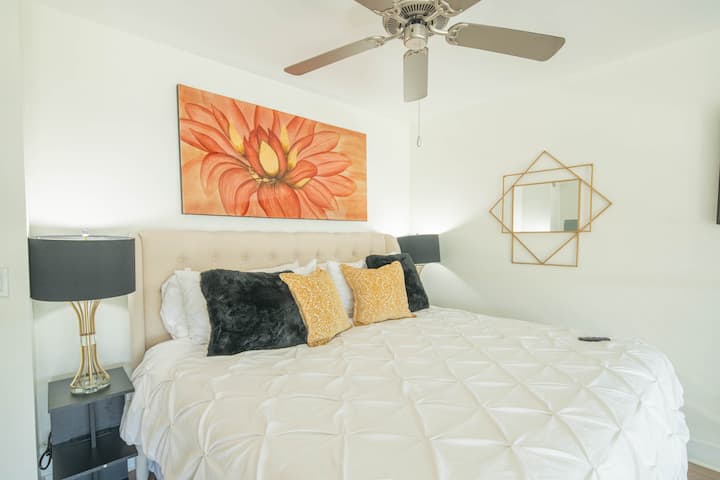 Modern Elegance | Furnished 1br Near Mayo Clinic - Phoenix, AZ