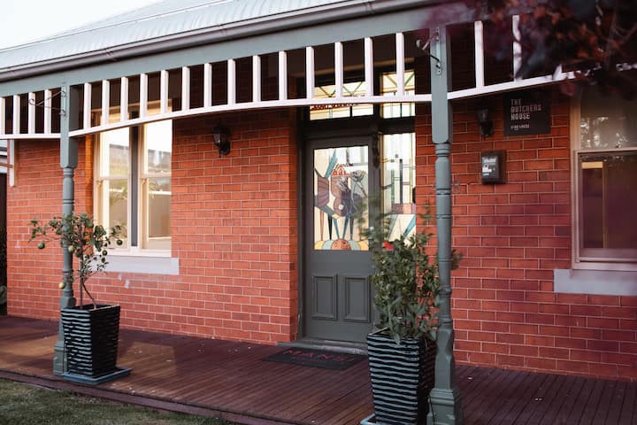 #478 - The Butchers House - 세일