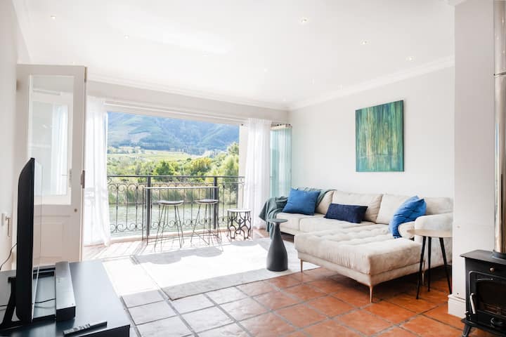 Elegant Lakeview Villa In The Heart Of Franschhoek - Franschhoek